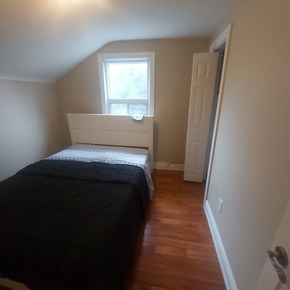 3 Bedrooms upstairs (Whole house without basement) - Brampton | Vrbo