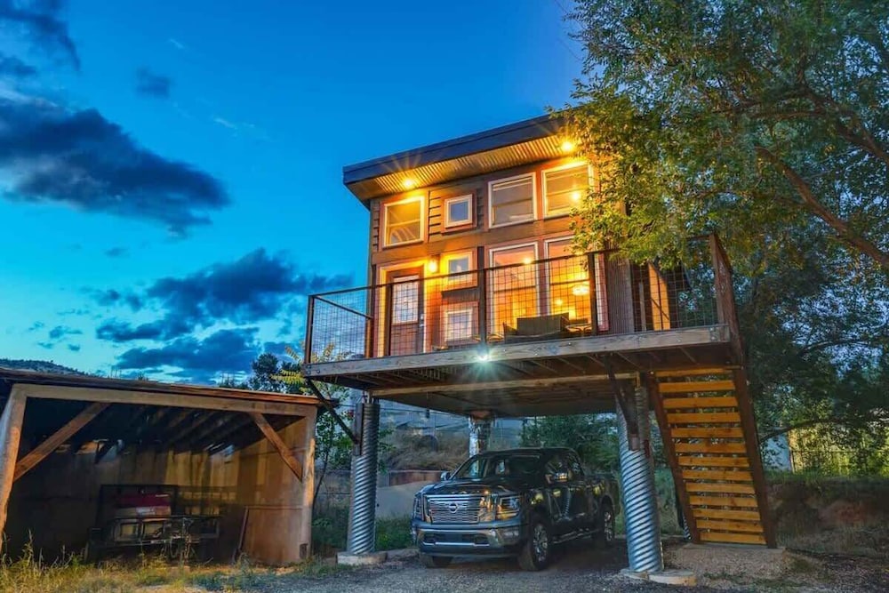Red Rock Treehouse! Unique in Old Colorado City! - Midland | Vrbo