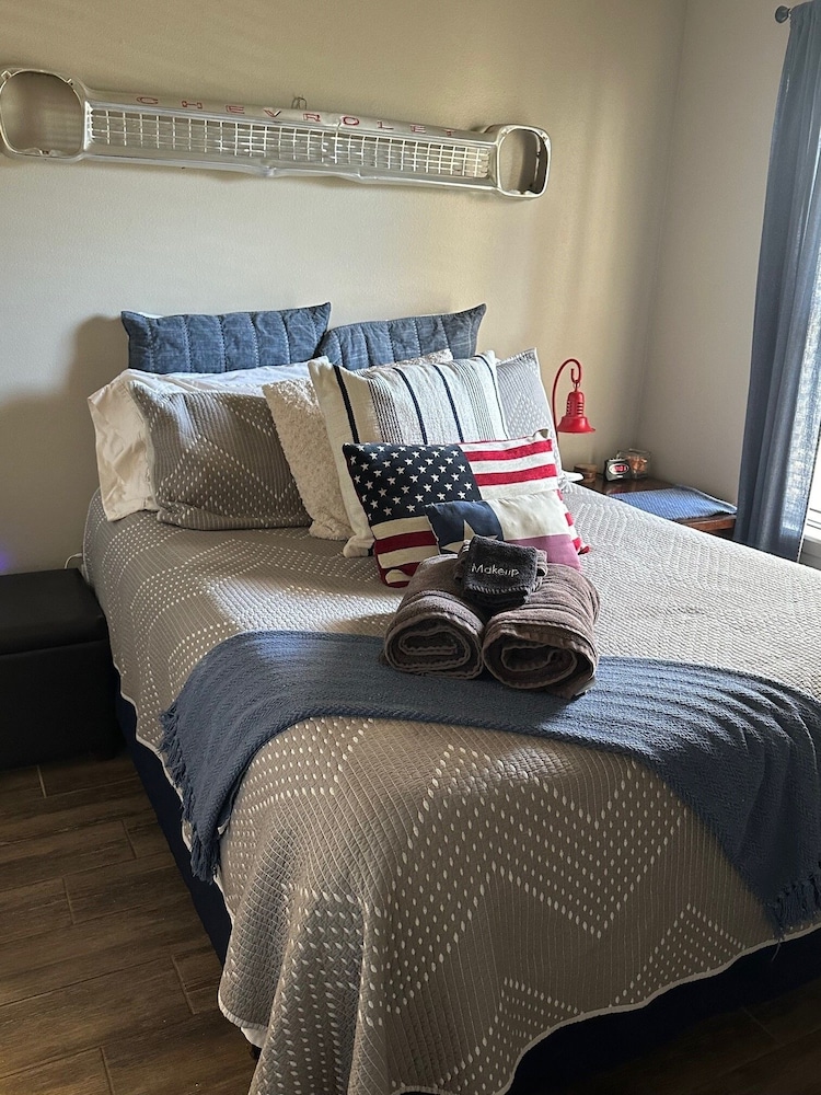 Guadalupe Getaway - One Bedroom Apartment, Sleeps 6 - New Braunfels, TX
