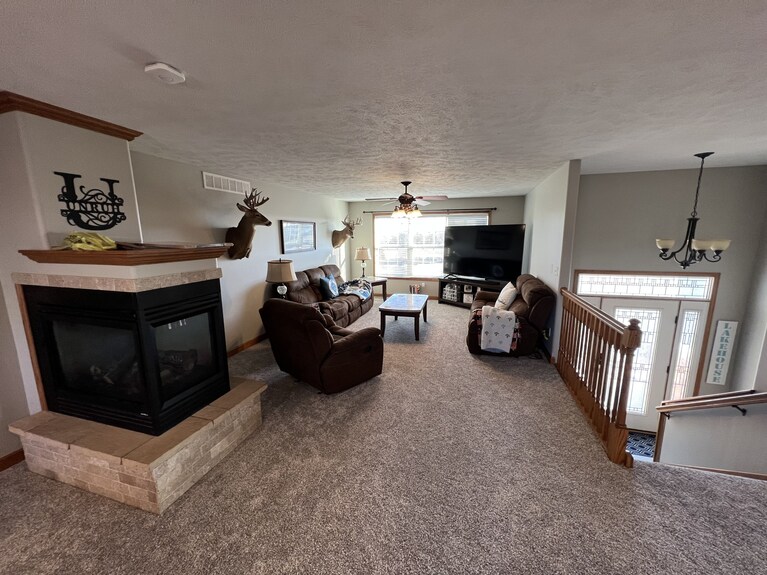 Country Home With Lake Access And Game Room. - Milford Lake, KS