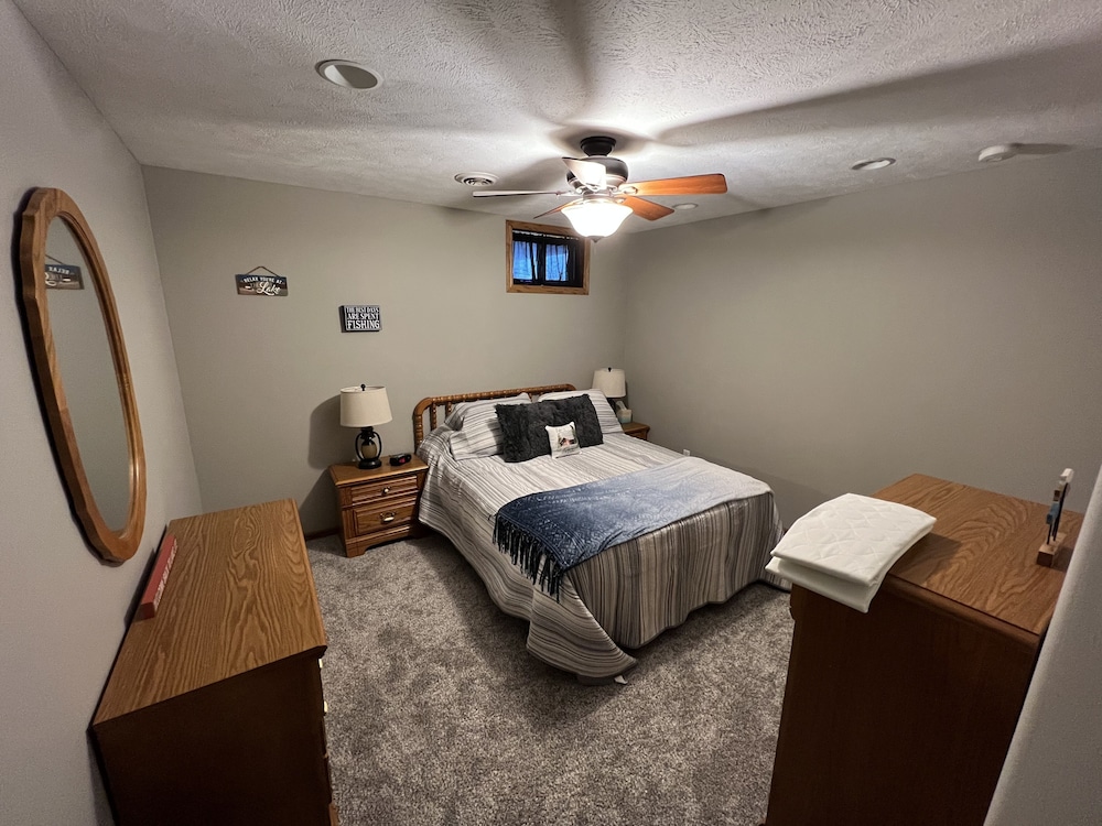 Country Home With Lake Access And Game Room. - Milford Lake, KS