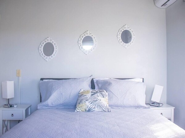 Apt 2 Stylish 2 Bed Cosy And Comfortable - Saint John's