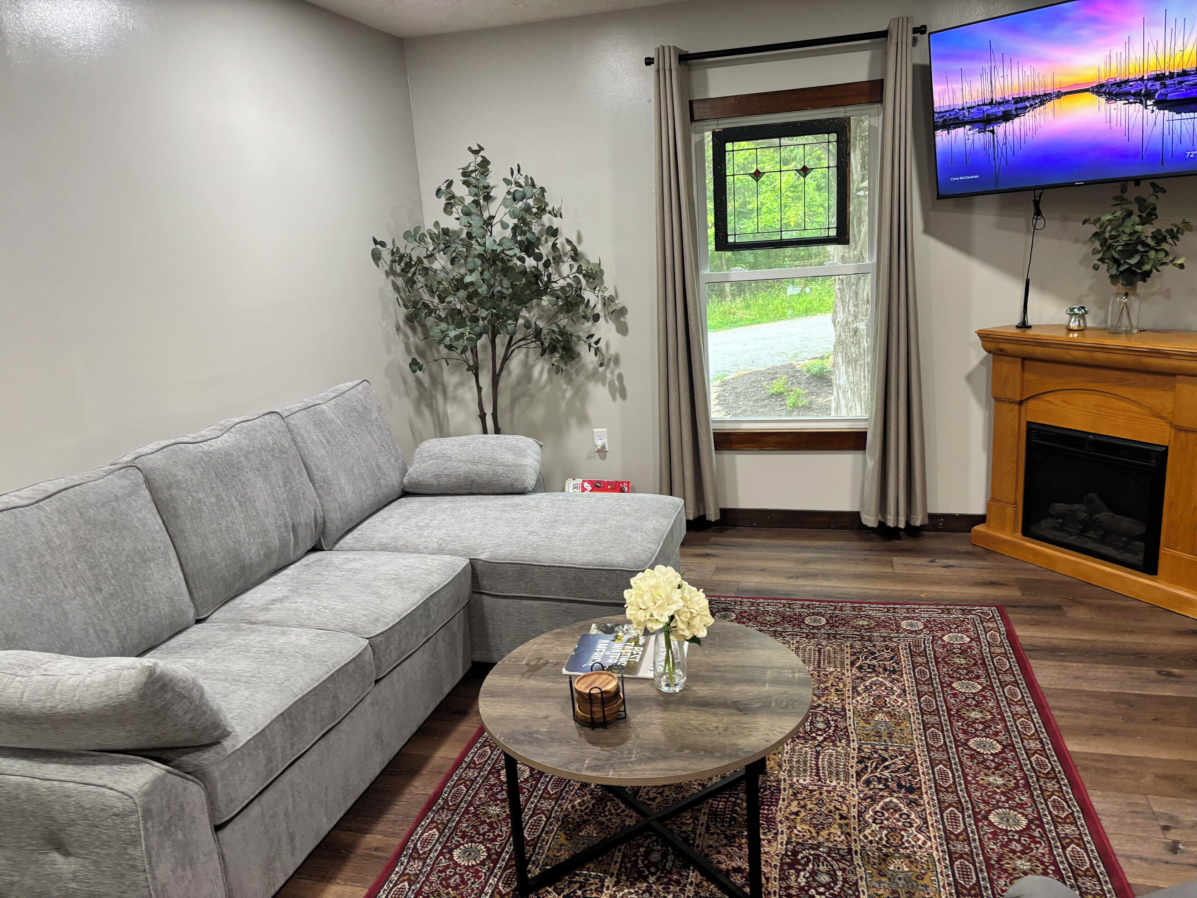 Cozy Cabin In The Woods ,Pet-friendly! Treehouse Feel On The Large Deck! Pool! - Illinois