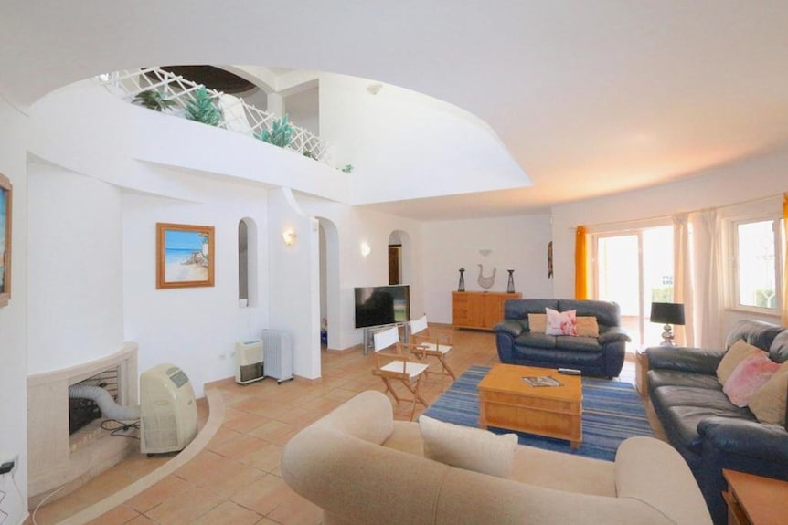 Traditional Portuguese Villa | 5 Bedrooms | Villa Girassol | Prime Location - Vilamoura