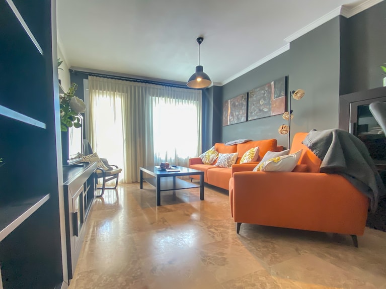 Fantastic 3 Bedroom Apartment A Short Walk To Estepona Marina - 埃斯特波納