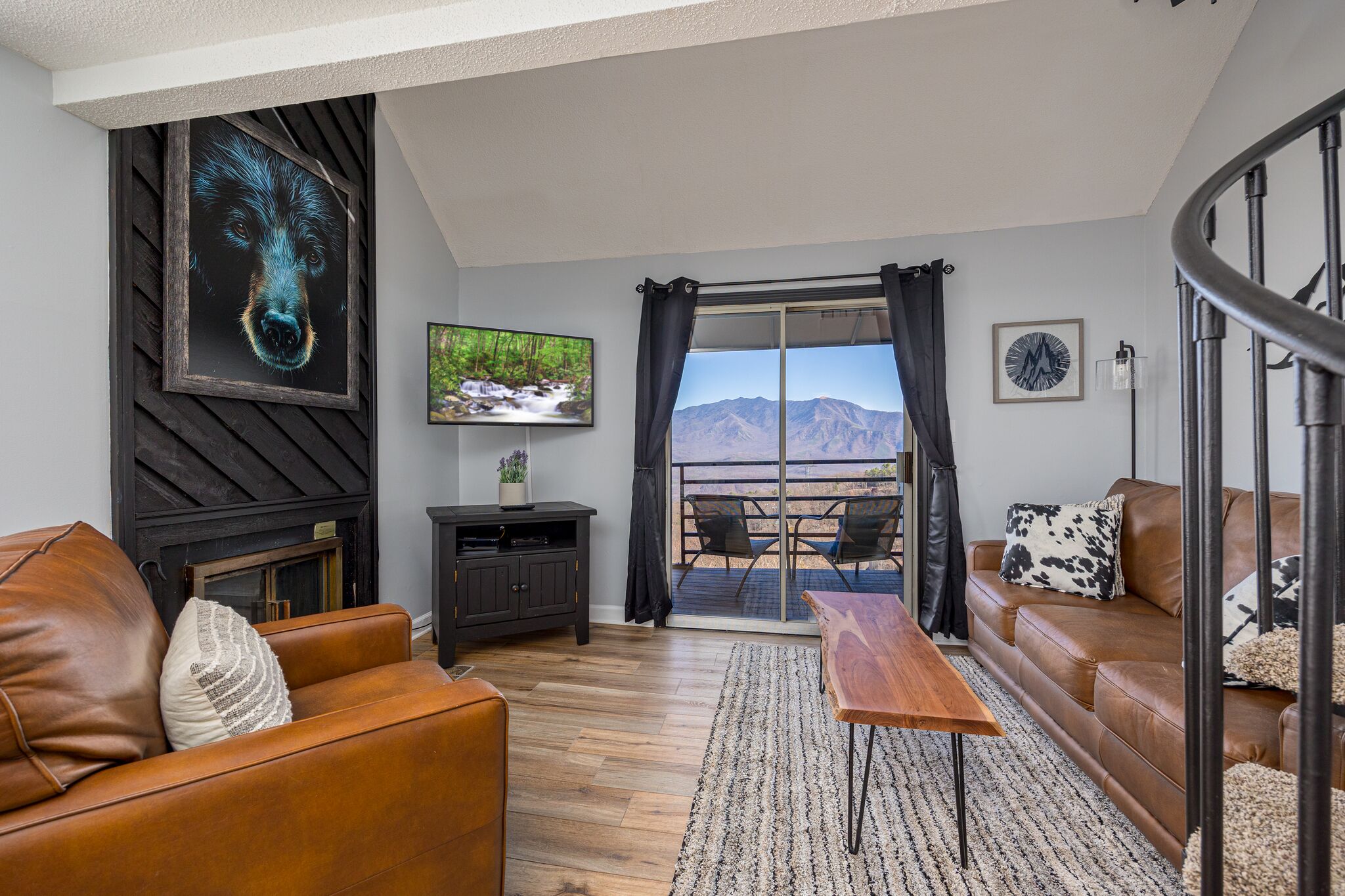 Incredible Mtn. Views, Indoor & Out Door Pools, Cozy Loft, Minutes To Downtown! - Gatlinburg, TN