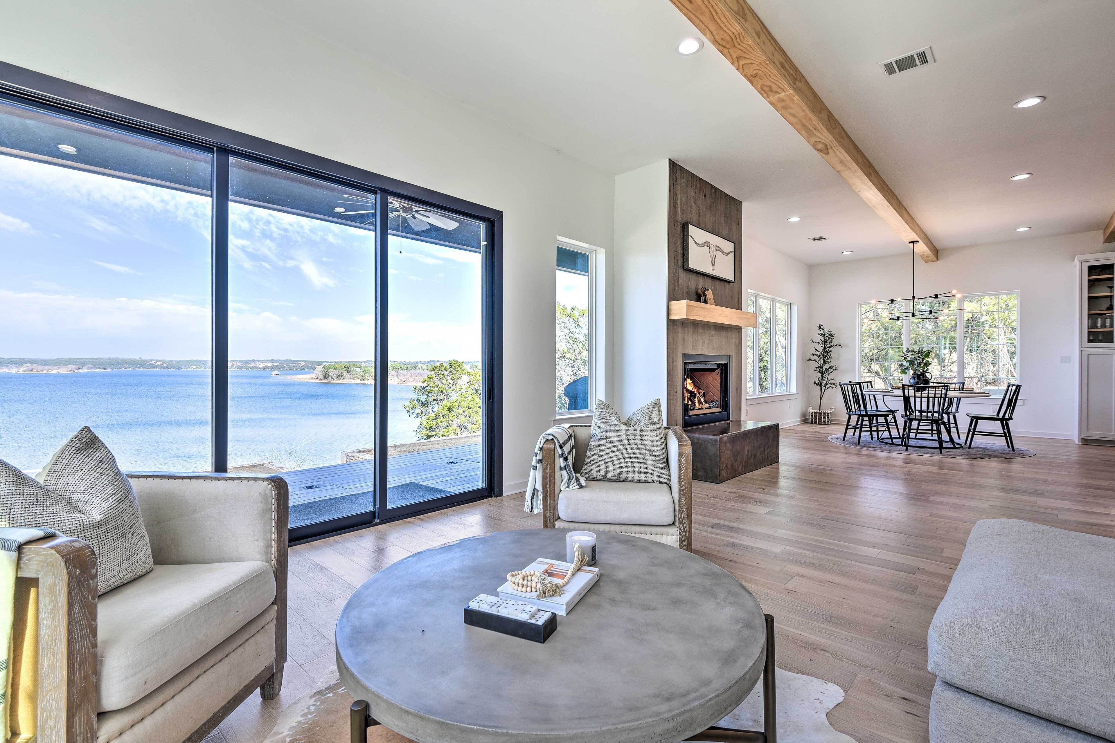 Luxury Lake Granbury Cliffside Home W/ Deck! - Granbury, TX