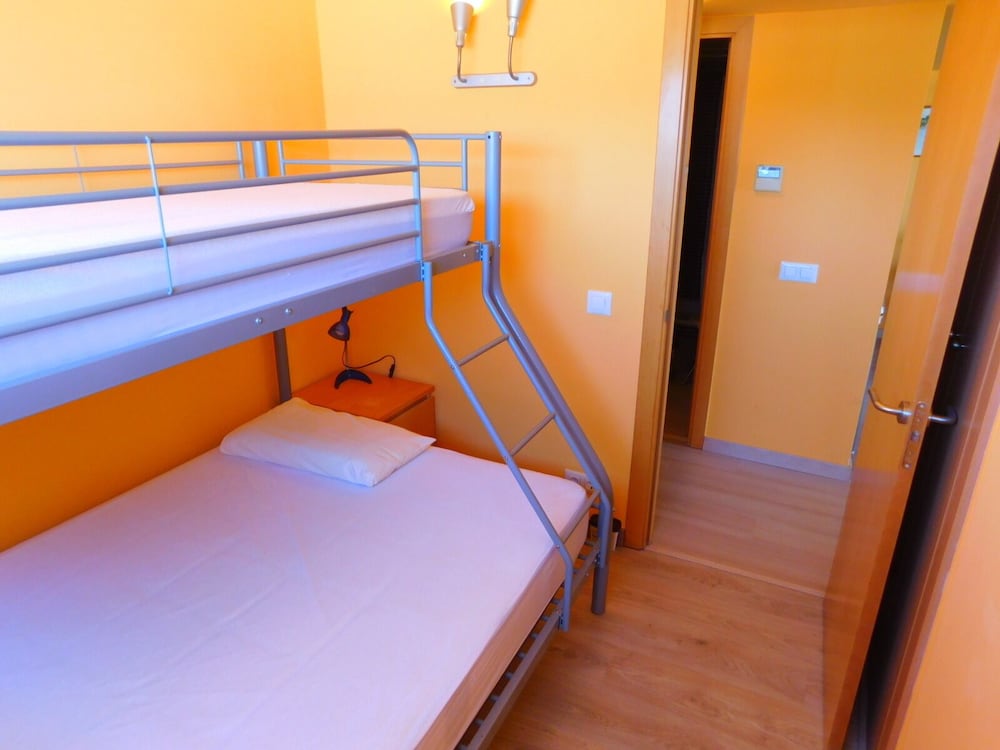 A222 Rental apartment with 2 bedrooms, swimming pool, parking, Roses ...