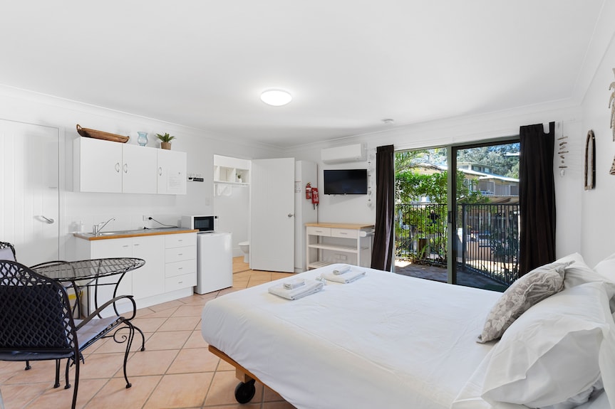 Studio 12 - Gorgeous, Thoughtfully Styled Studio - Point Lookout