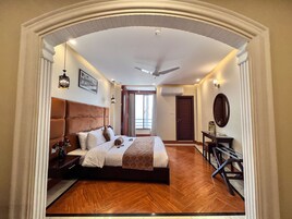 Quarto executivo | Quartos à prova de som, ferros/tábuas de passar roupa