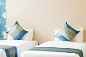 Quarto casal luxo | Roupas de cama premium, camas Select Comfort, cofres nos quartos