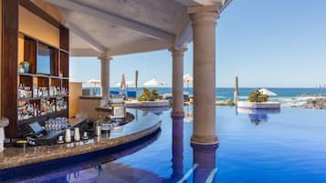 Piscina interior, 2 piscinas exteriores