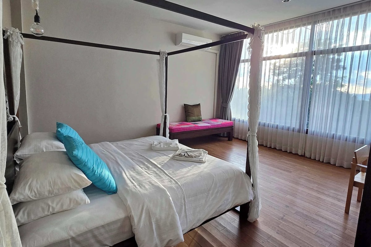 Quarto Superior | Wi-fi grátis, roupa de cama fornecida