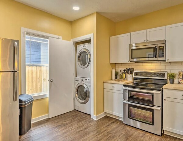 Urban Chic Townhome Near Downtown - Garfield Park Indianapolis