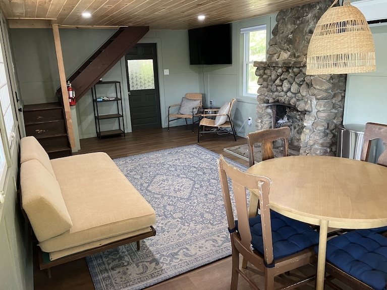 Waterfront Tamarack Cabin Near Saratoga, Lake George - Corinth, NY