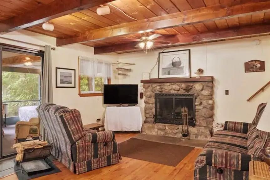 Four Bedroom Lakehouse On Winnepesaukee. Waterview, Beach, And Lots Of Parking. - Lake Winnipesaukee, NH