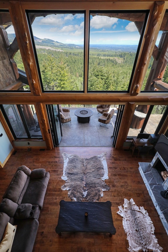 Luxurious Mountain View Paradise With Hot Tub - Vancouver Island