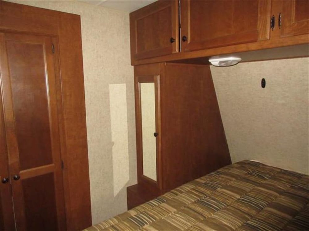 Rv 9 Fully Furnished And Pet Friendly - 2 Miles From I-20 Ramp - Midland, TX