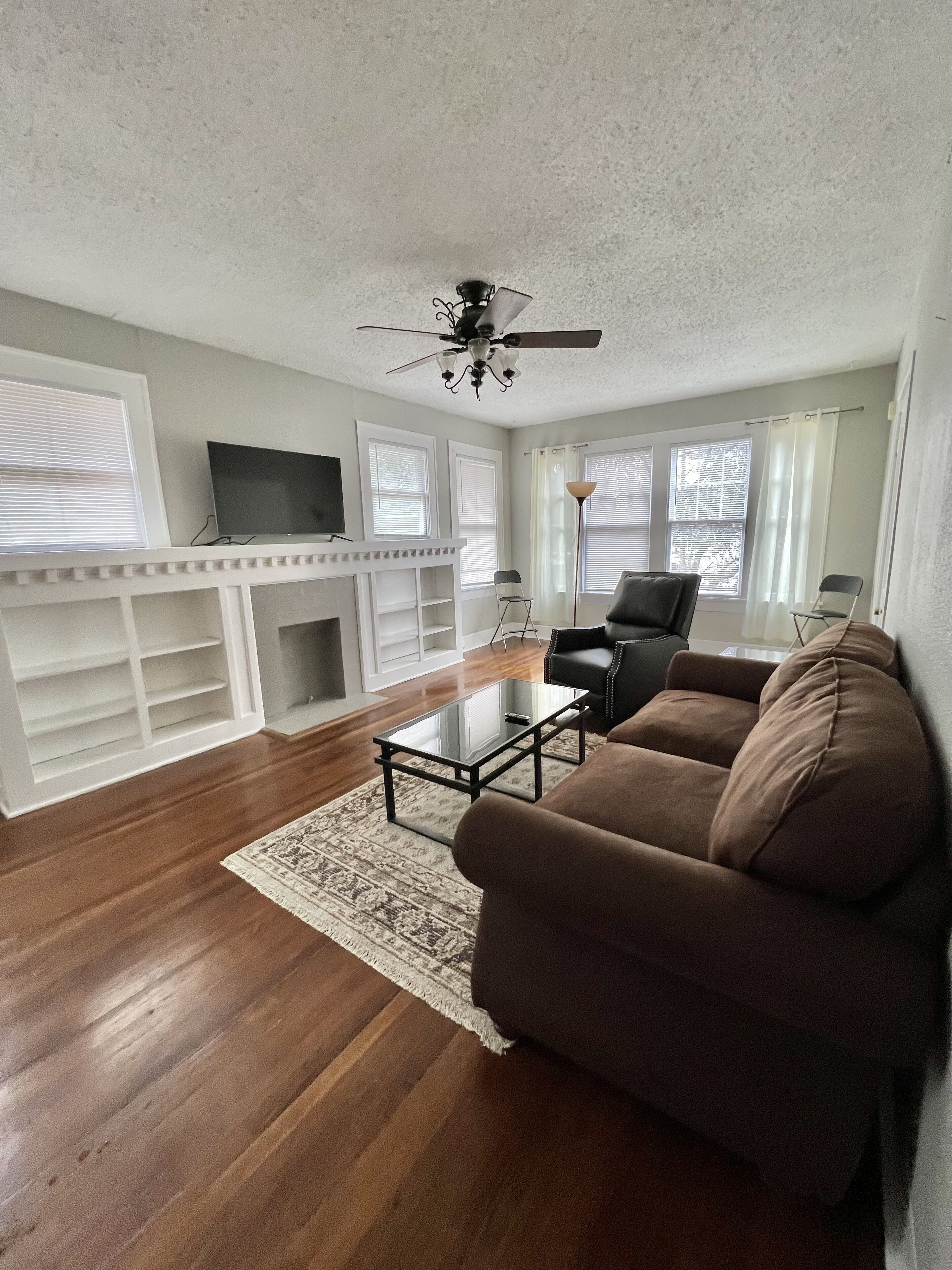 Historical Spacious 1-bedroom Apartment - Shreveport, LA