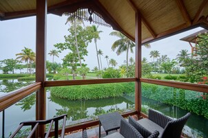 Suite-Estúdio de Luxo, 1 quarto, varanda, vista para o lago | Varanda