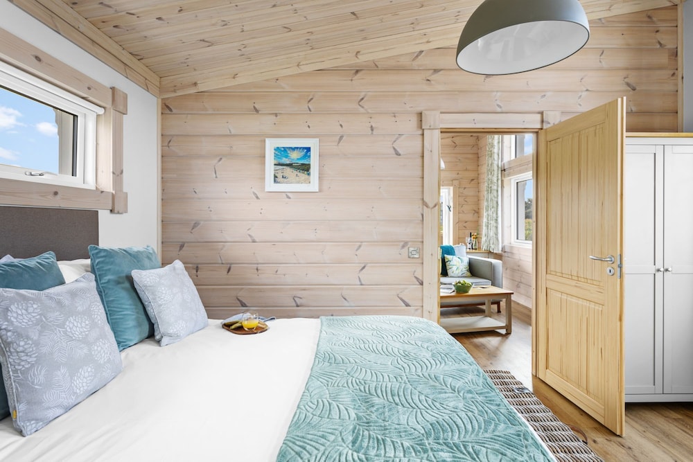 A Stunning Pet-friendly One-bedroom Lodge With Open Plan Living, Private Deck And Hot Tub. - Croyde