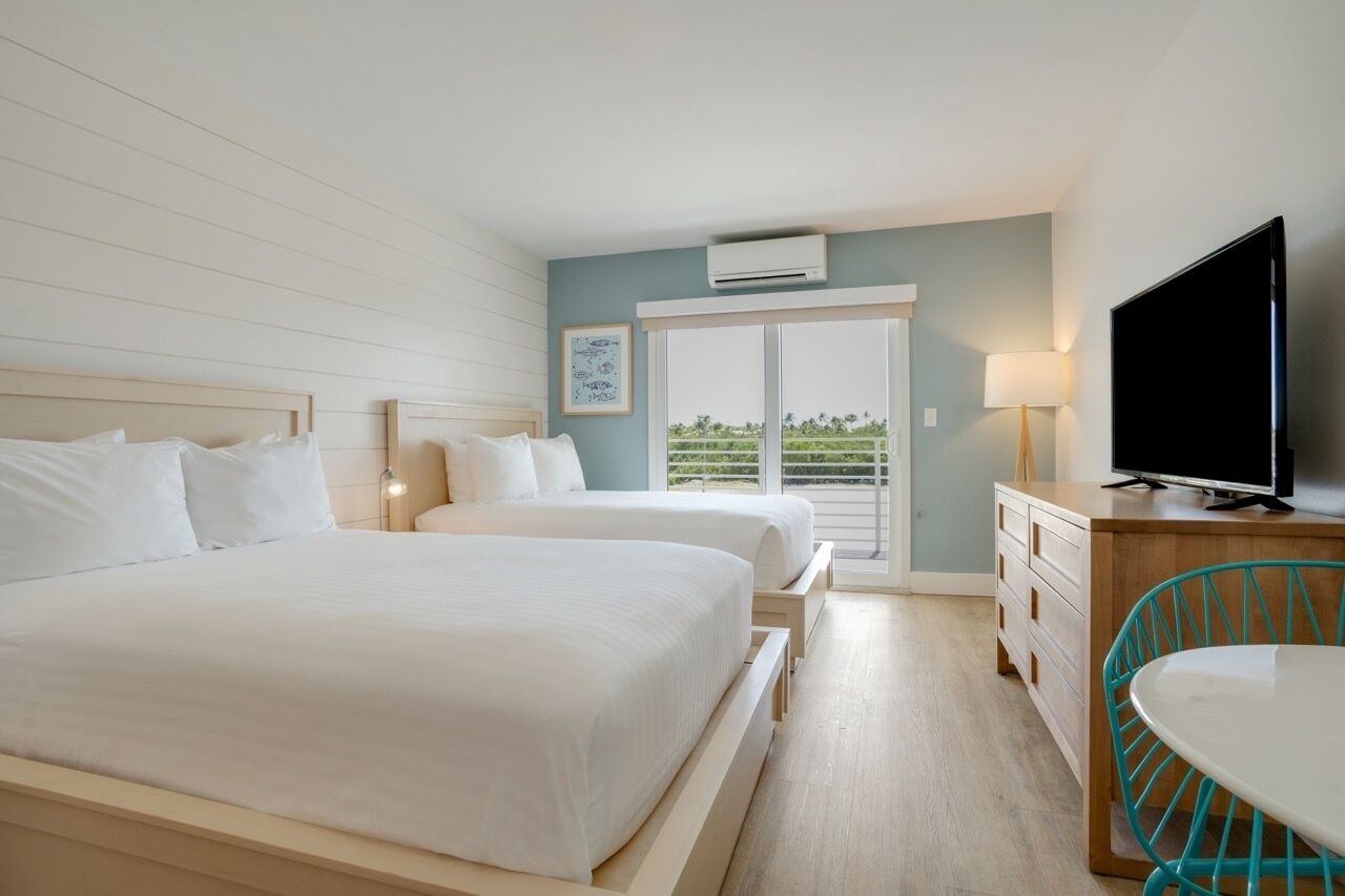 Dive Into Your Dream Vacation! 3 Spacious Units, Onsite Pool, Free Breakfast! - Islamorada, FL