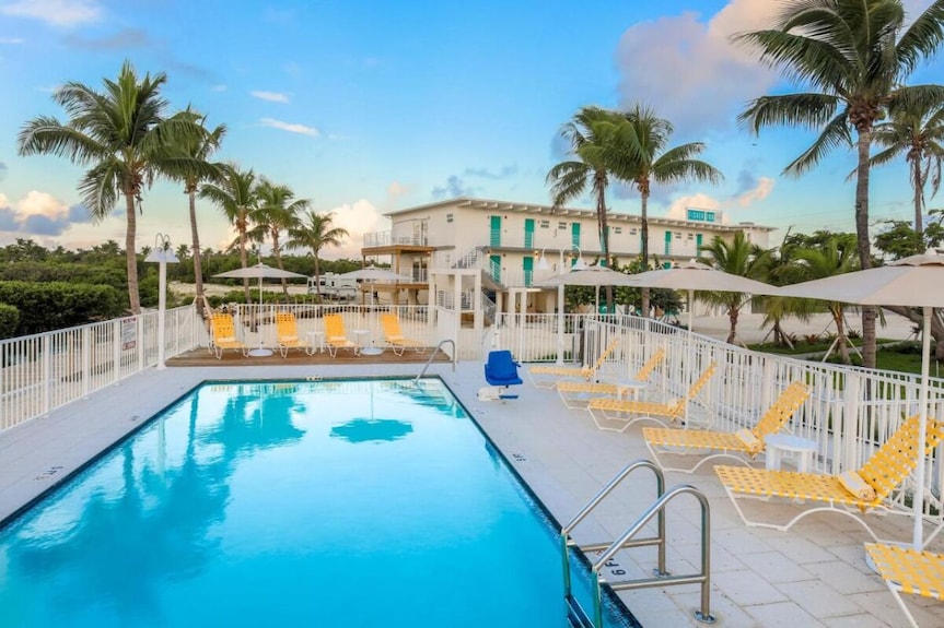 Snorkeling & Kayaking Beach Resort! Seaside Villa W/patio! Marina, Parking - Islamorada, FL