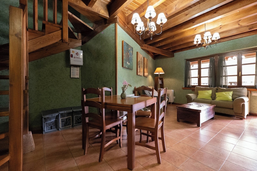 Casa Rural Con Chimenea Y Vistas A La Montaña - Asturias, Spain