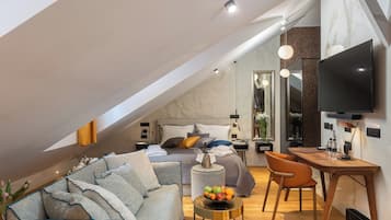 Quarto casal premium | Cofres nos quartos, escrivaninha, espaço de trabalho para notebook