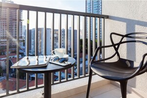 Studio Casal | Área de estar | Smart TV 40 polegadas com canais digitais, TV