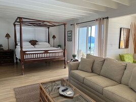 Suíte estúdio premier, 1 cama King, sacada, vista para o oceano | Individualmente decorados, individualmente mobiliados, Wi-Fi de cortesia