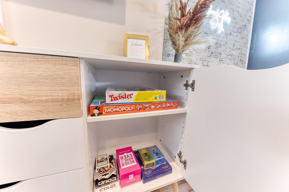 POOL with Heating option! 6-seater Golf Cart &GameRoom! Walk to Beach ...