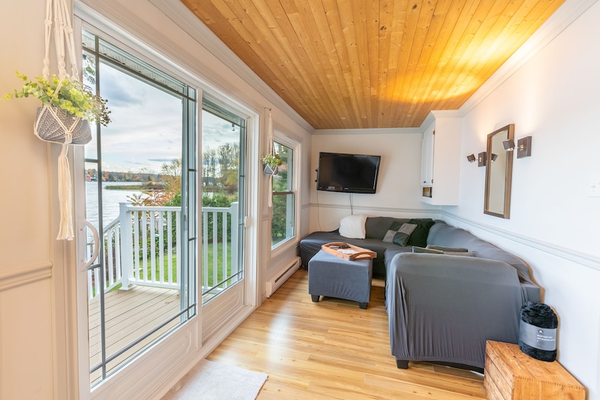 Cottage Tranquility Family Waterfront Mountains - Vallée-Bleue