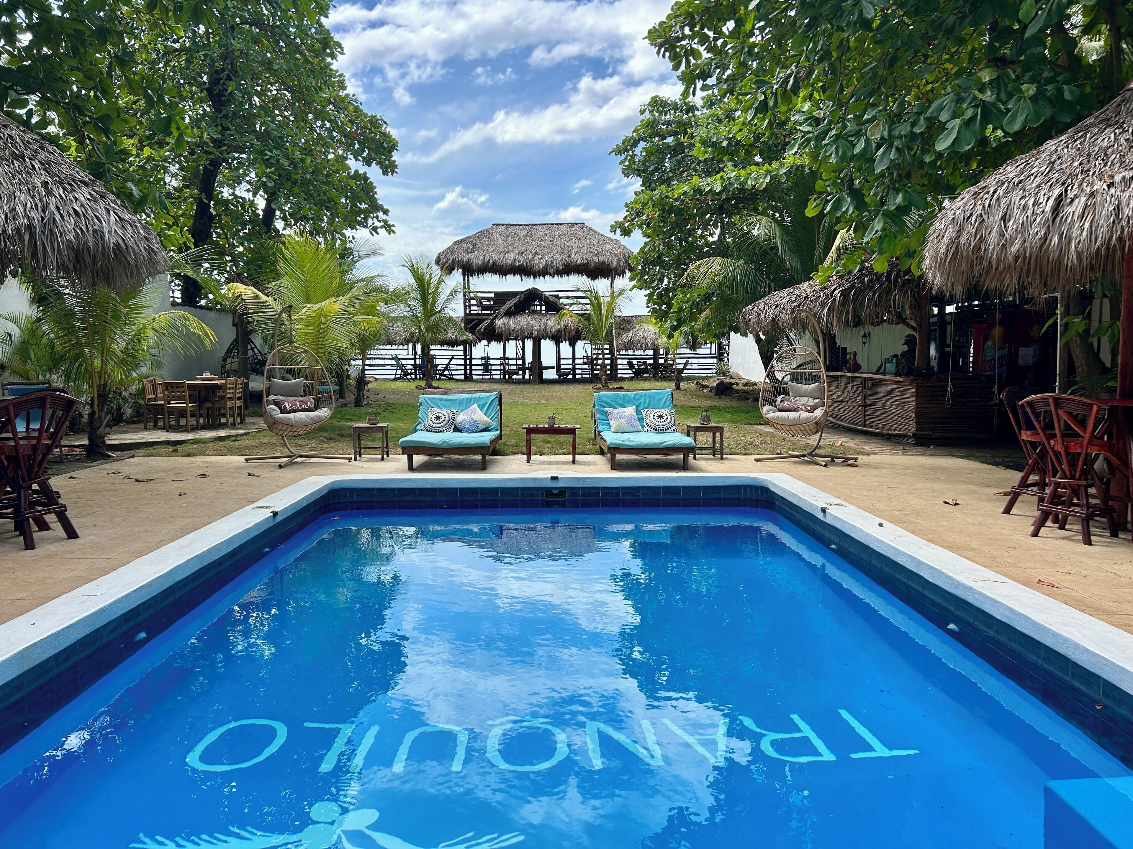 Piscina exterior, toldos gratuitos, guarda-sóis 