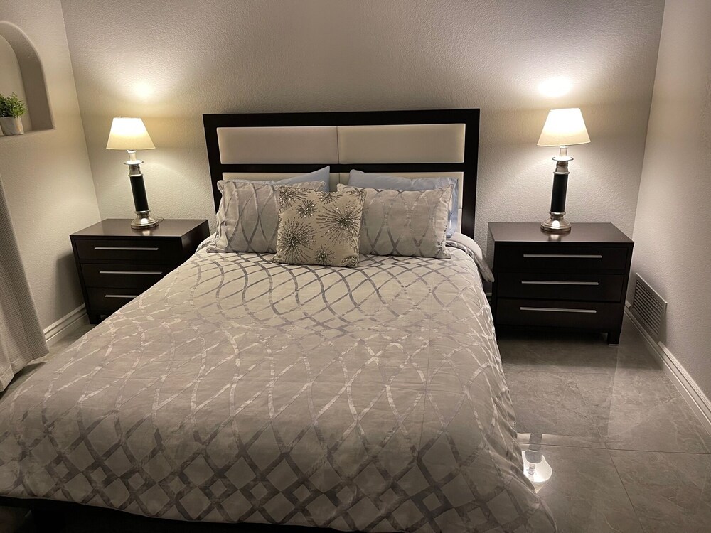 Private attached guest house with pool near South Mountain Preserve ...