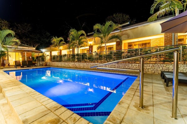 The Shrub Lodge - Victoria Falls