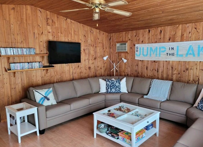 Spacious Hillstone Lakehouse - Manitoba