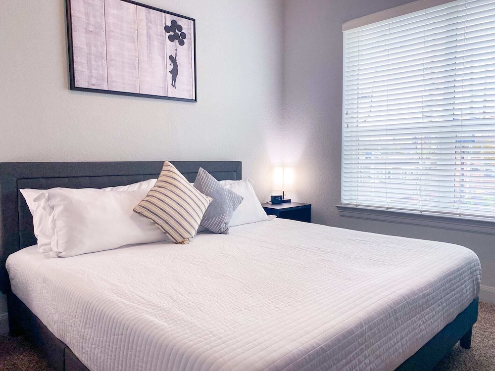 Rose at the Millennium - Stylish 1 BR in Houston - Houston | Vrbo