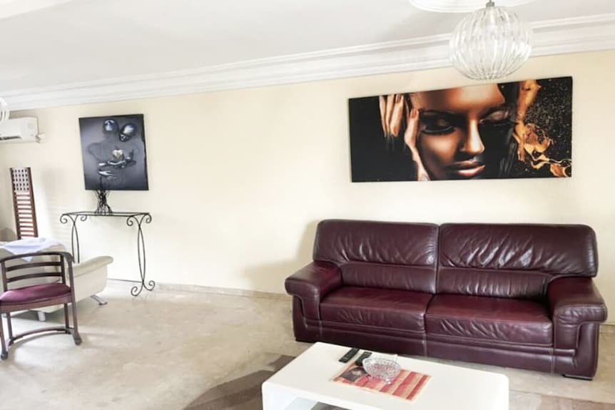 Villa De Charme Avec Jardin à Makèpè - Douala