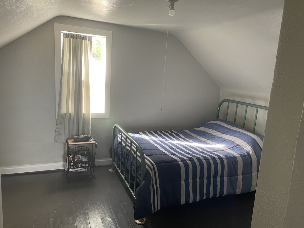 Quaint & Quiet - Hide'n Hunt Lodge in Tappen Reviews, Deals & Photos ...