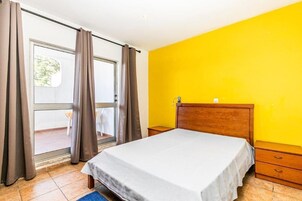 Berço de viagem, Wi-fi grátis, roupa de cama fornecida 