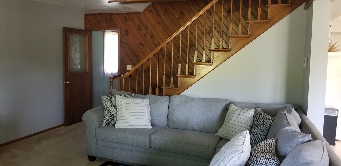 Newly Renovated Wolf River Home - New London, WI