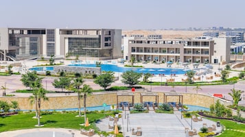 Quarto Duplo ou Twin Standard, varanda, vista para a piscina | Piscina exterior | 2 piscinas exteriores