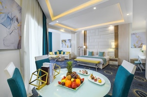 Suite-Estúdio Júnior | Casa de banho | Um polibã, toalhas fornecidas