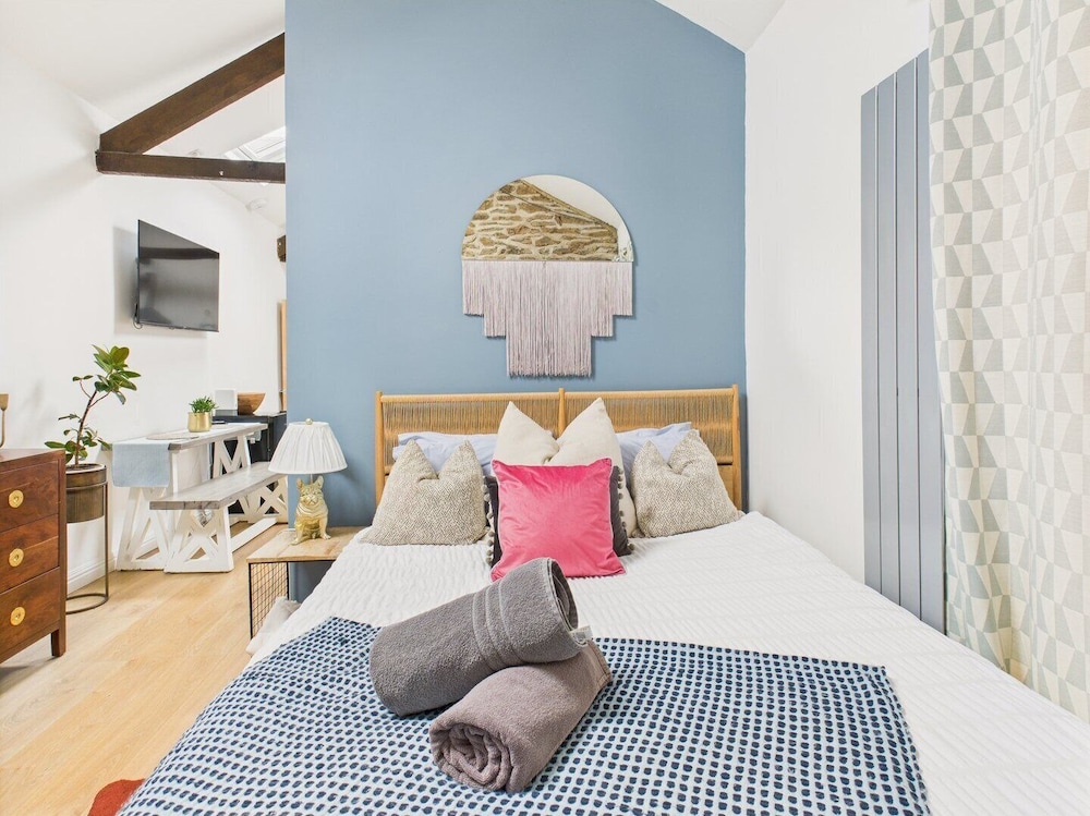 Heart Of Falmouth - Studio Apartment | Parking | - Falmouth