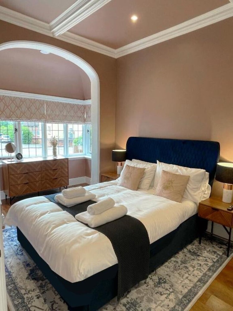 Luxury 3 Bedroom Apartment In The Heart Of Yeovil - Yeovil