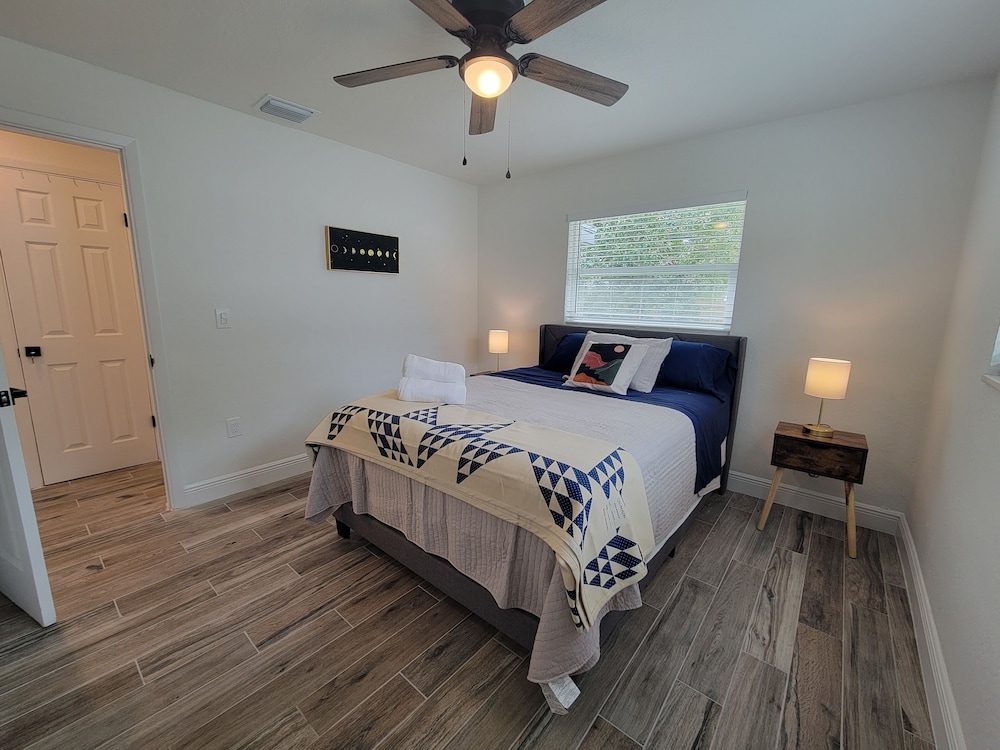 Harbor Breeze Hideaway! - 4/2 - King Size Bed♔ - Clearwater, FL