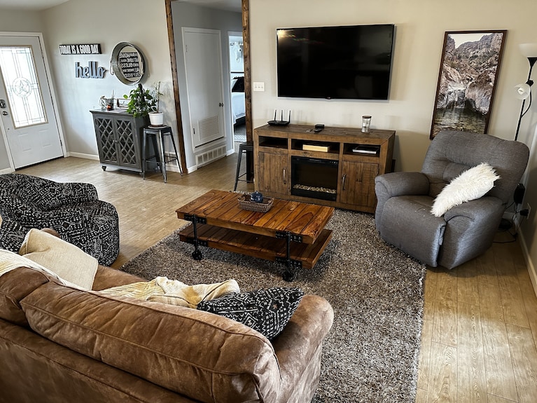 Beautiful Modern Farmhouse With Breathtaking Views! - 알파인