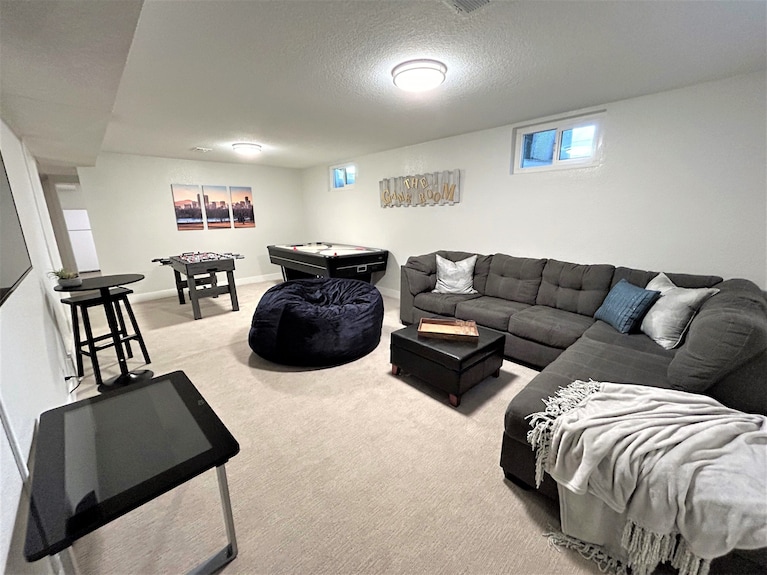 Spacious 5br Oasis With Game Room & Fire Pit, Denver - Denver, CO