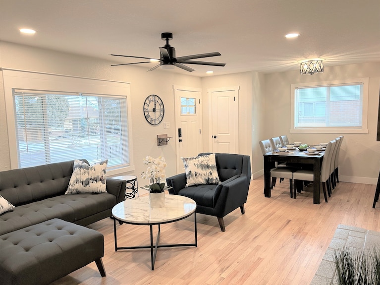 Spacious 5br Oasis With Game Room & Fire Pit, Denver - Denver, CO